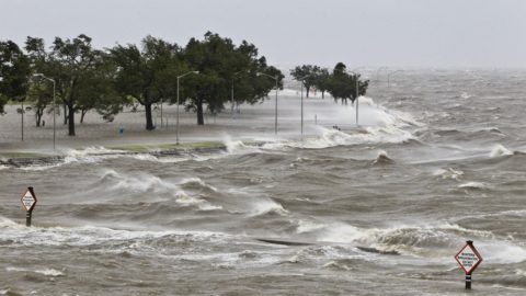 Types of ocean waves and their impacts in the coastal regions - AXA Climate